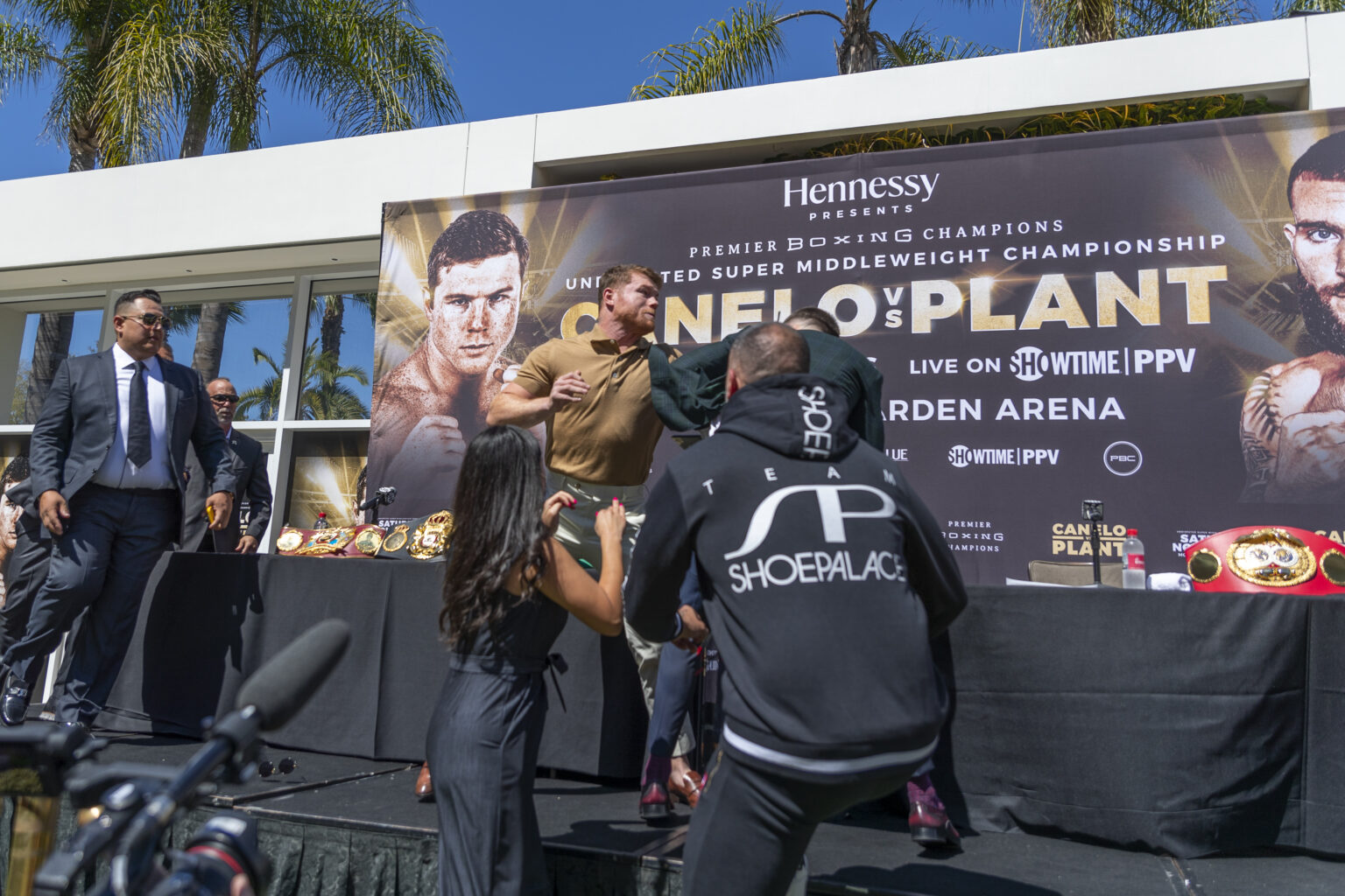 Canelo leaves Plant with bleeding eye after intense press conference brawl