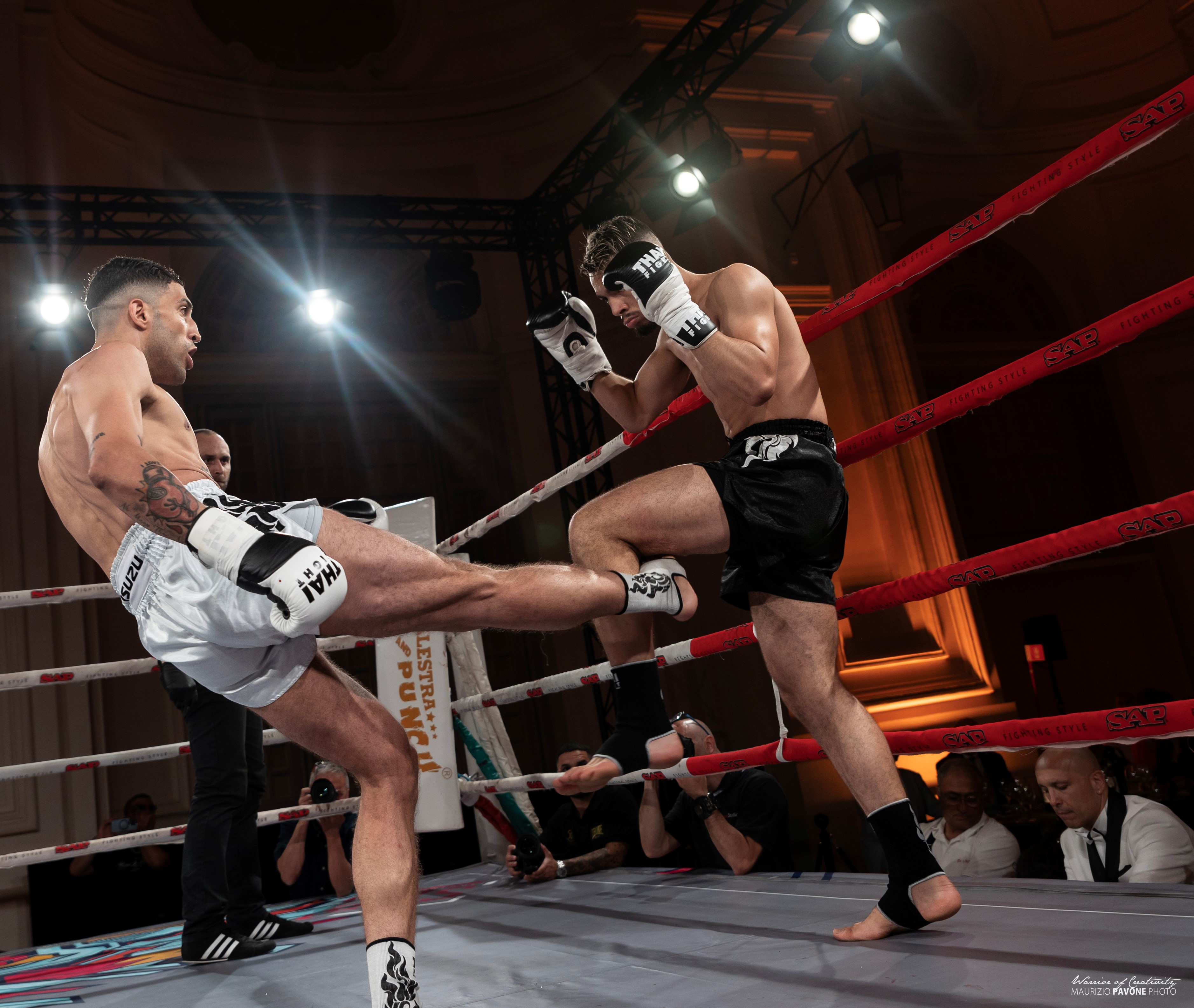 Spectacular fights at the Italian Royal Palace